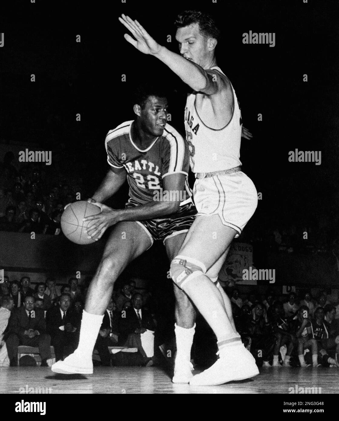 Elgin Baylor, Seattle University's star basketball player, tries to ...