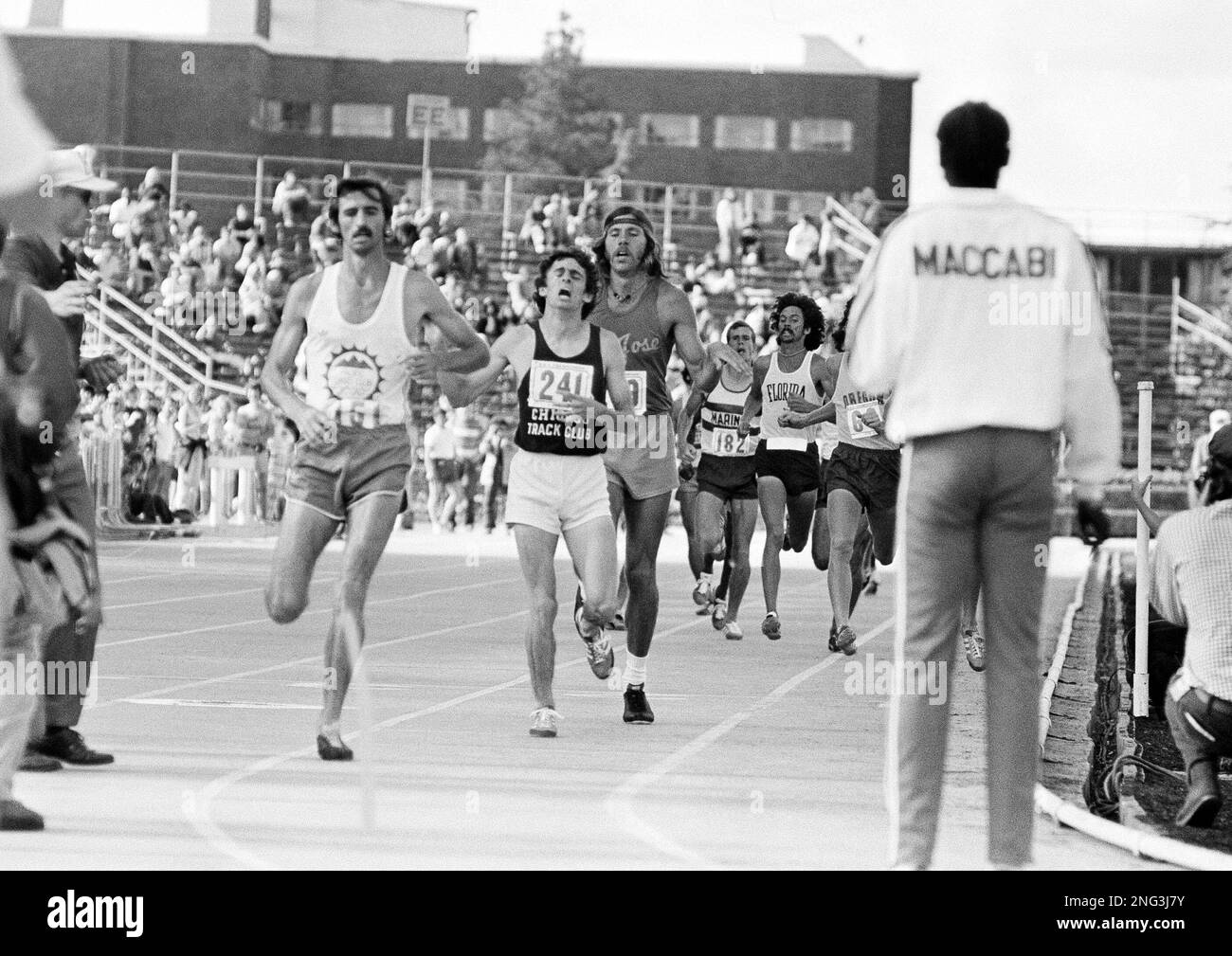 Len Hilton of the Pacific Coast Club wins the national AAU 1500 meters ...