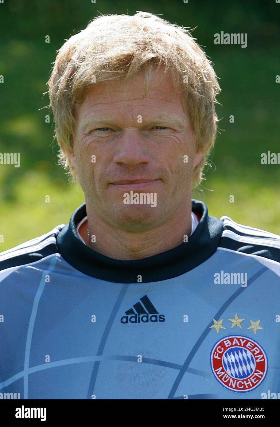 Oliver Kahn, goalkeeper of the German first division Bundesliga soccer ...
