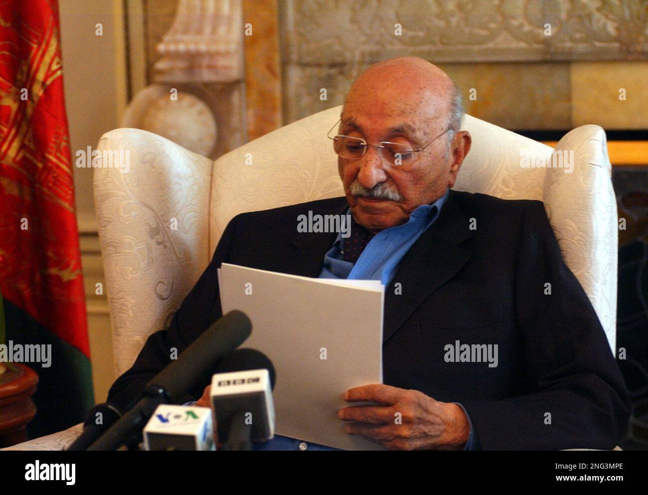Afghanistan' former king Mohammed Zahir Shah reads an statement at his office in Kabul ...