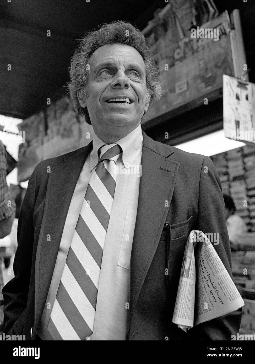 Comedian Mort Sahl shown in New York on October 5, 1987 is getting ...