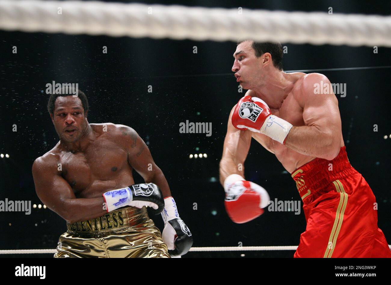 IBF Heavyweight champion Wladimir Klitschko, of Ukraine, right, defends ...
