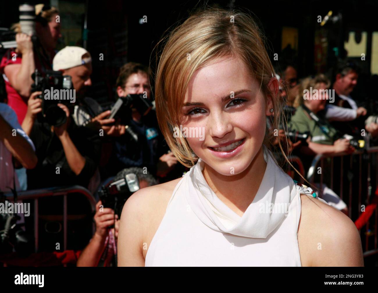 Emma Watson arrives to the premiere of "Harry Potter and The Order of ...