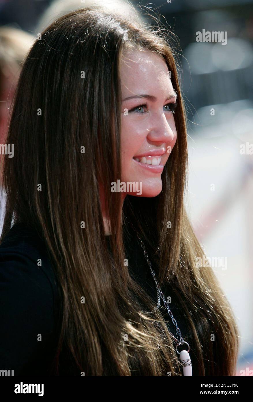 Miley Cyrus arrives at the premiere of "Harry Potter and The Order of ...