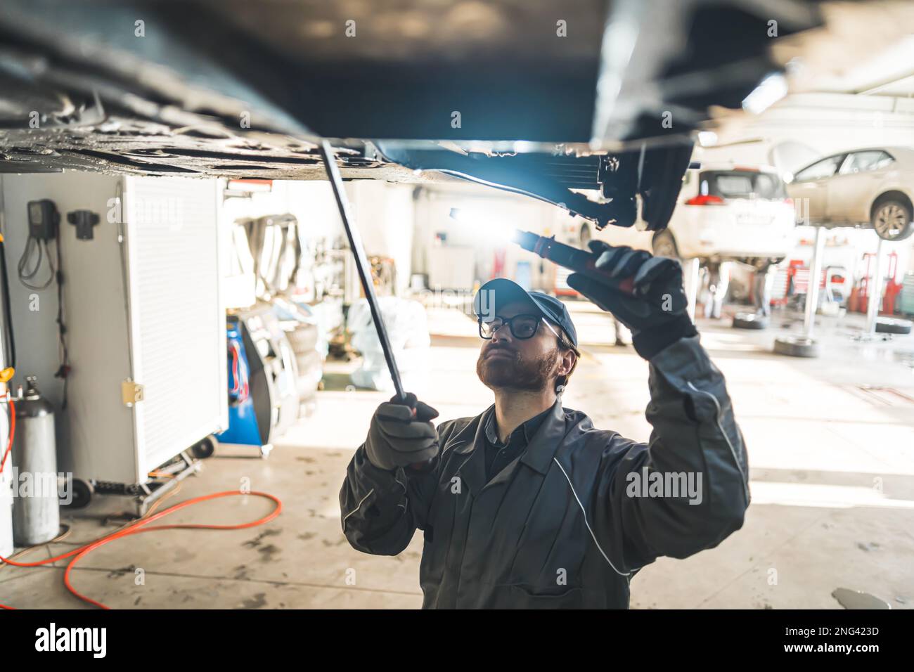 Chassis worker hi-res stock photography and images - Alamy