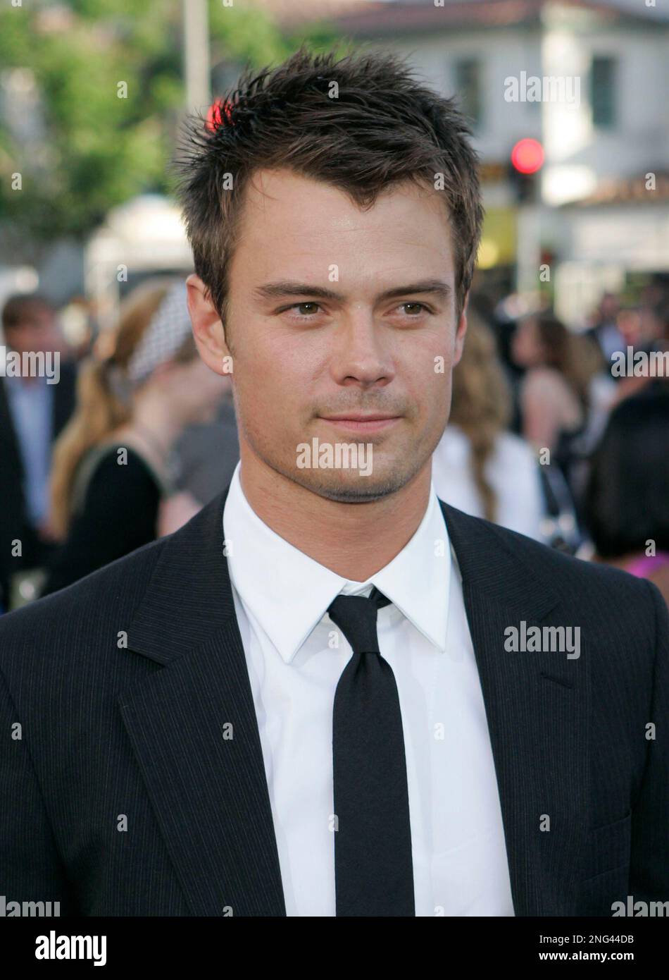 Actor Josh Duhamel arrives at the premiere of the film "Transformers ...