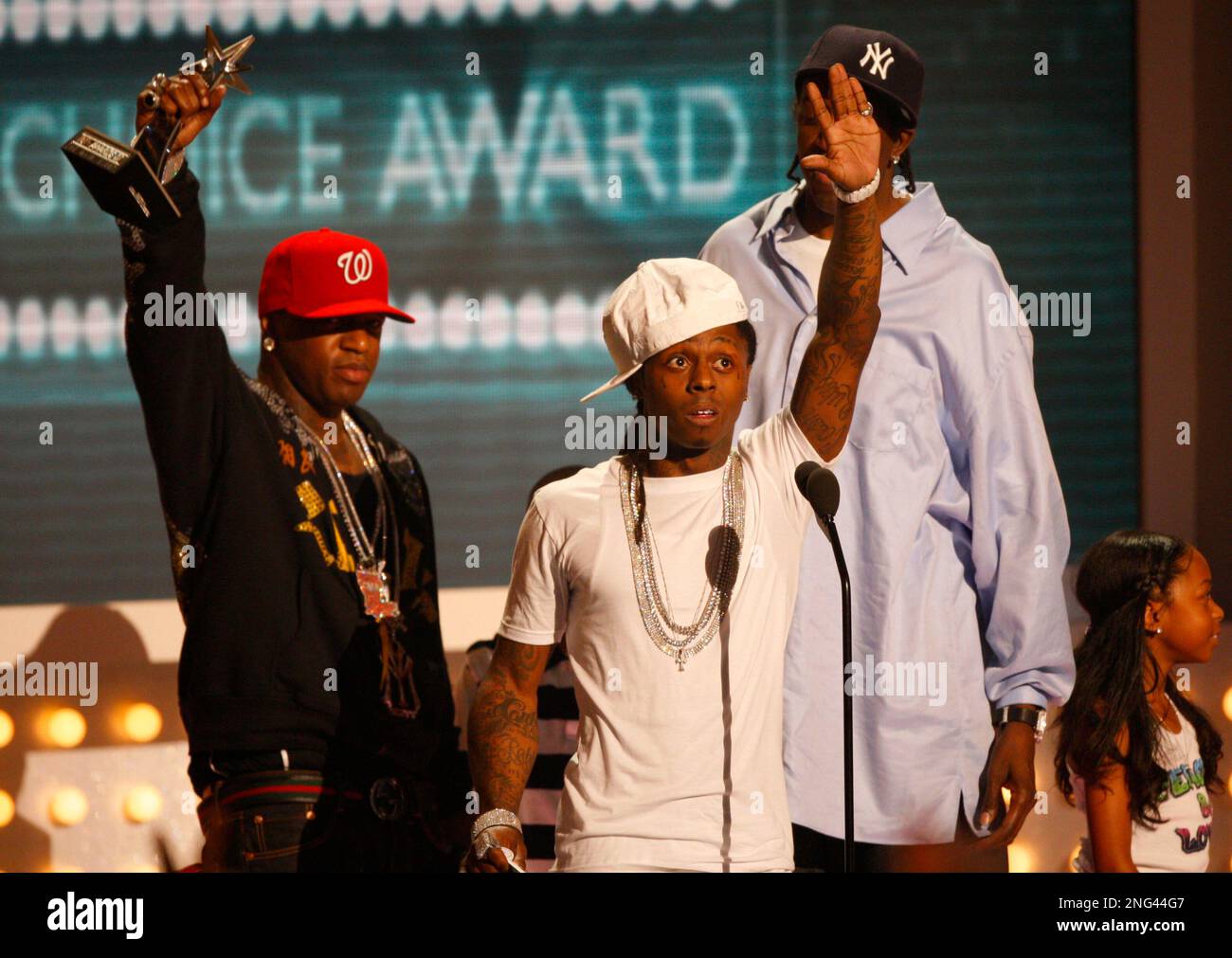 Rappers Birdman , left, and Lil Wayne accept the viewers choice award ...