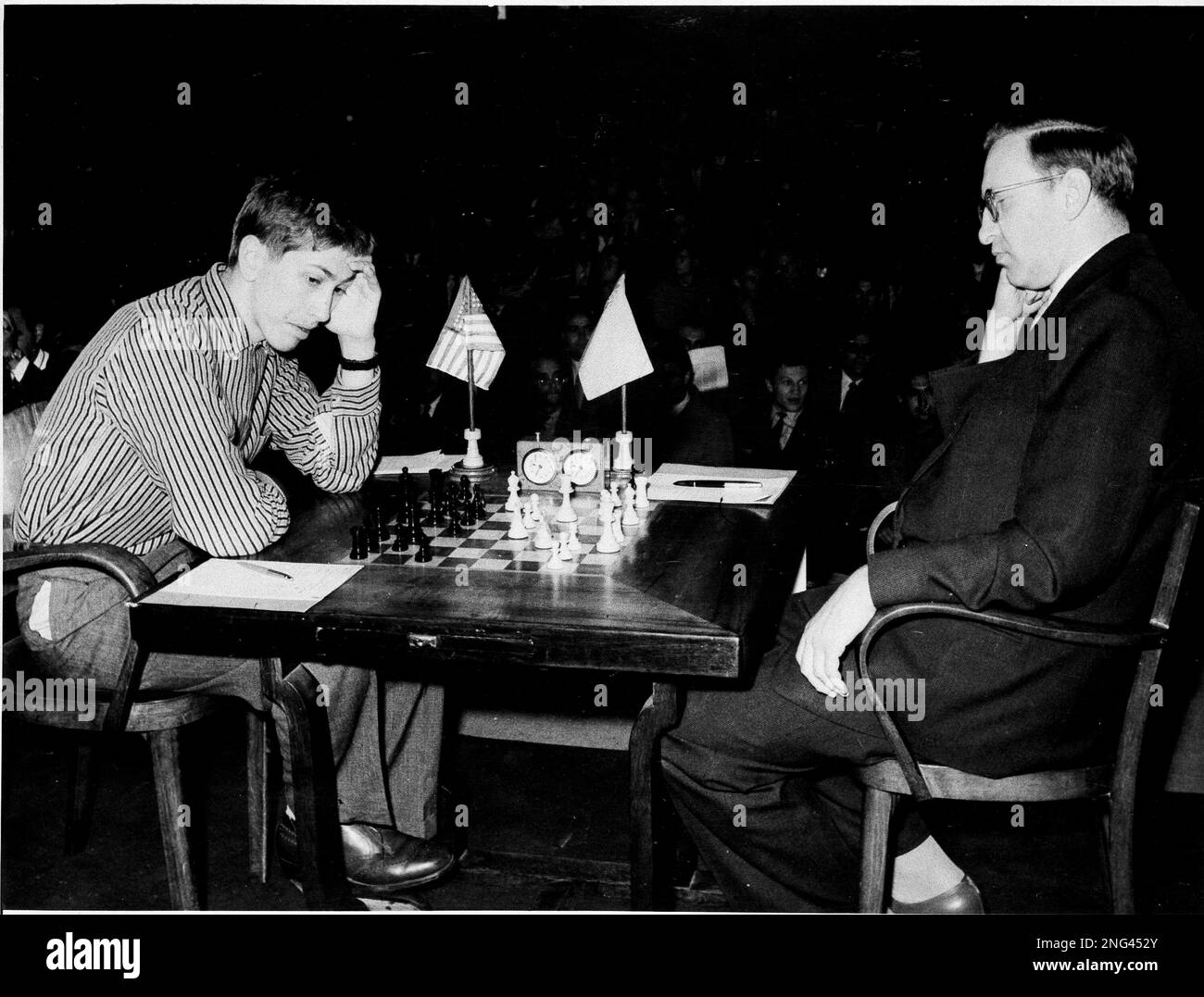 Chess star Bobby Fischer of the U.S., left, and Vasily Smyslov of the ...