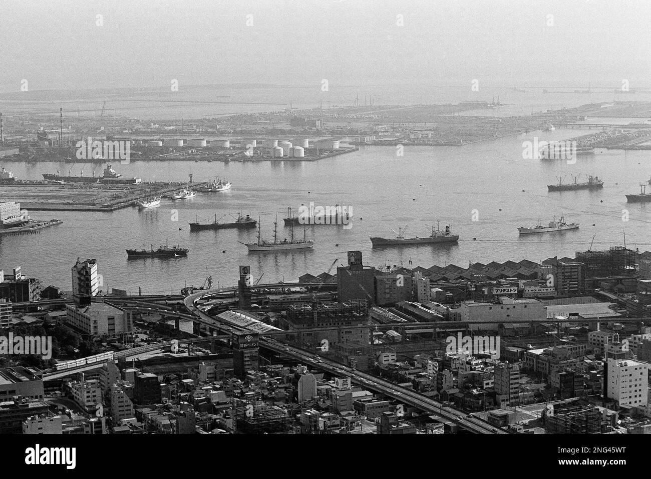 View made toward the southeast of Tokyo from the Tokyo Tower shows the ...