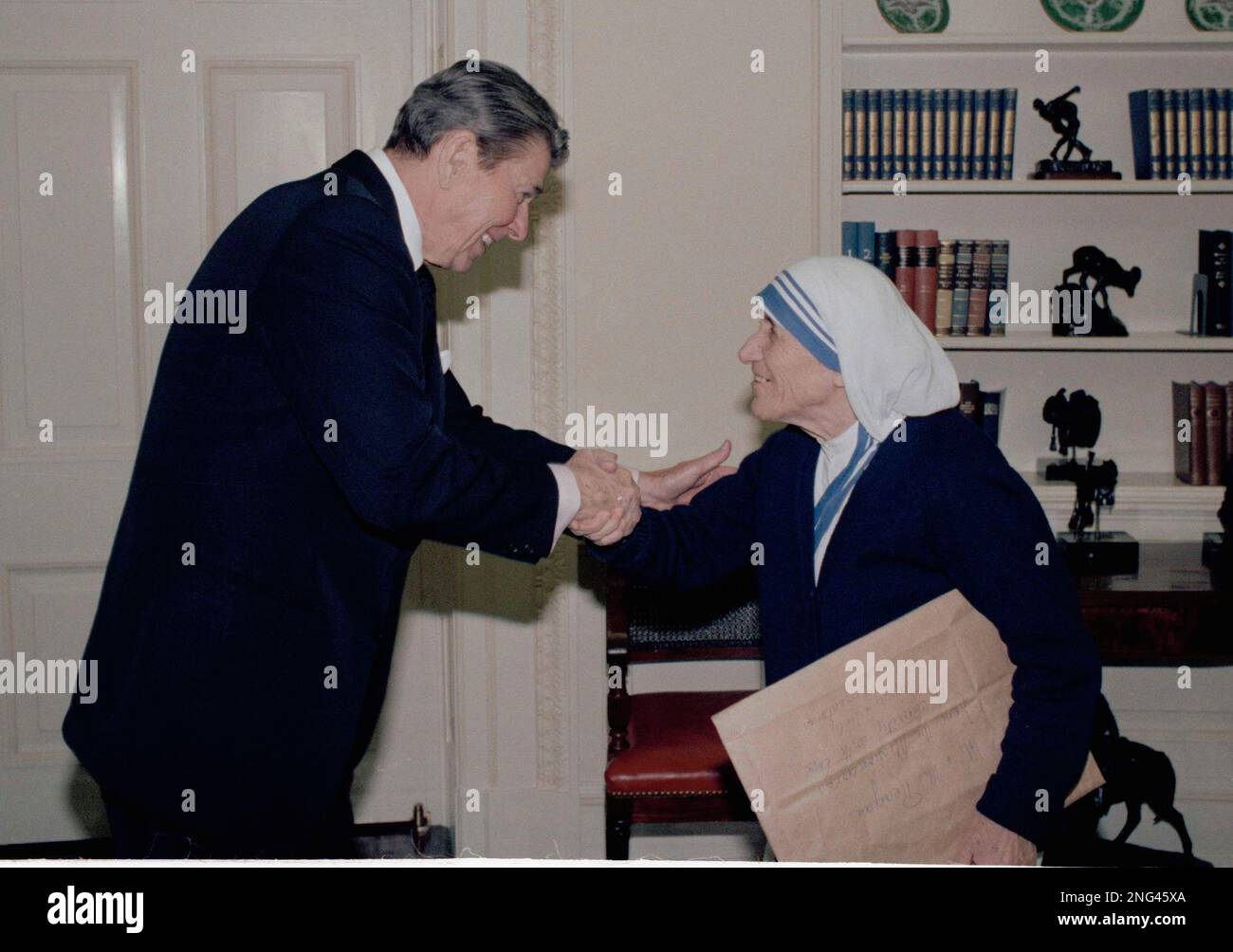 Mother Teresa of Calcutta, holding a religious picture for the Reagans ...