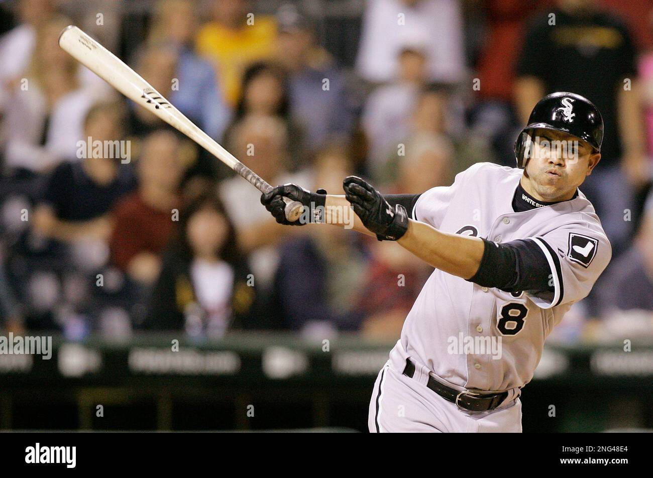 Chicago White Sox Alex Cintron bats against the Pittsburgh Pirates in ...