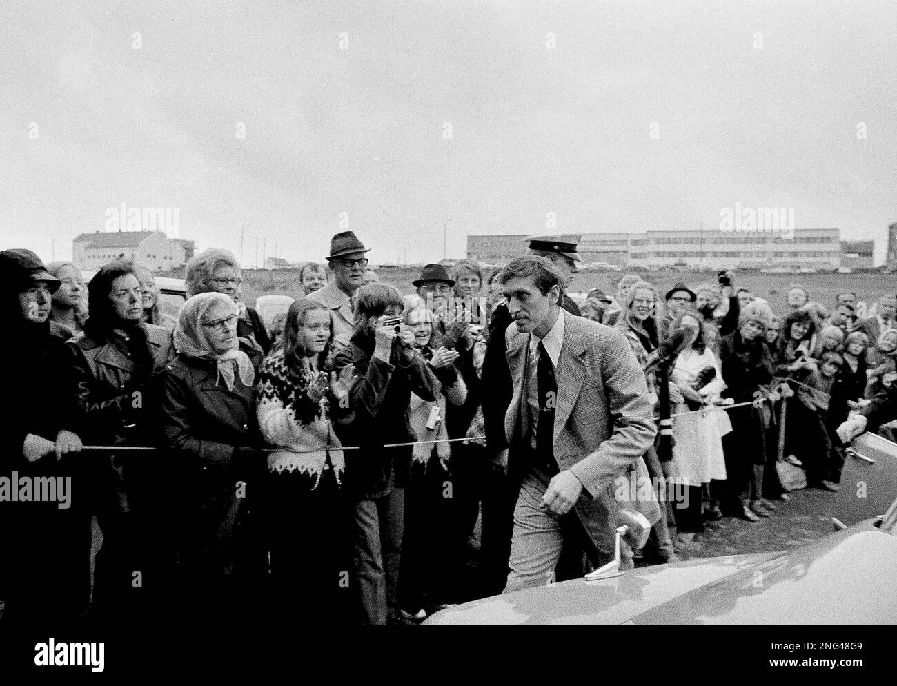American chess grandmaster Bobby Fischer walks toward Laugardholl ...