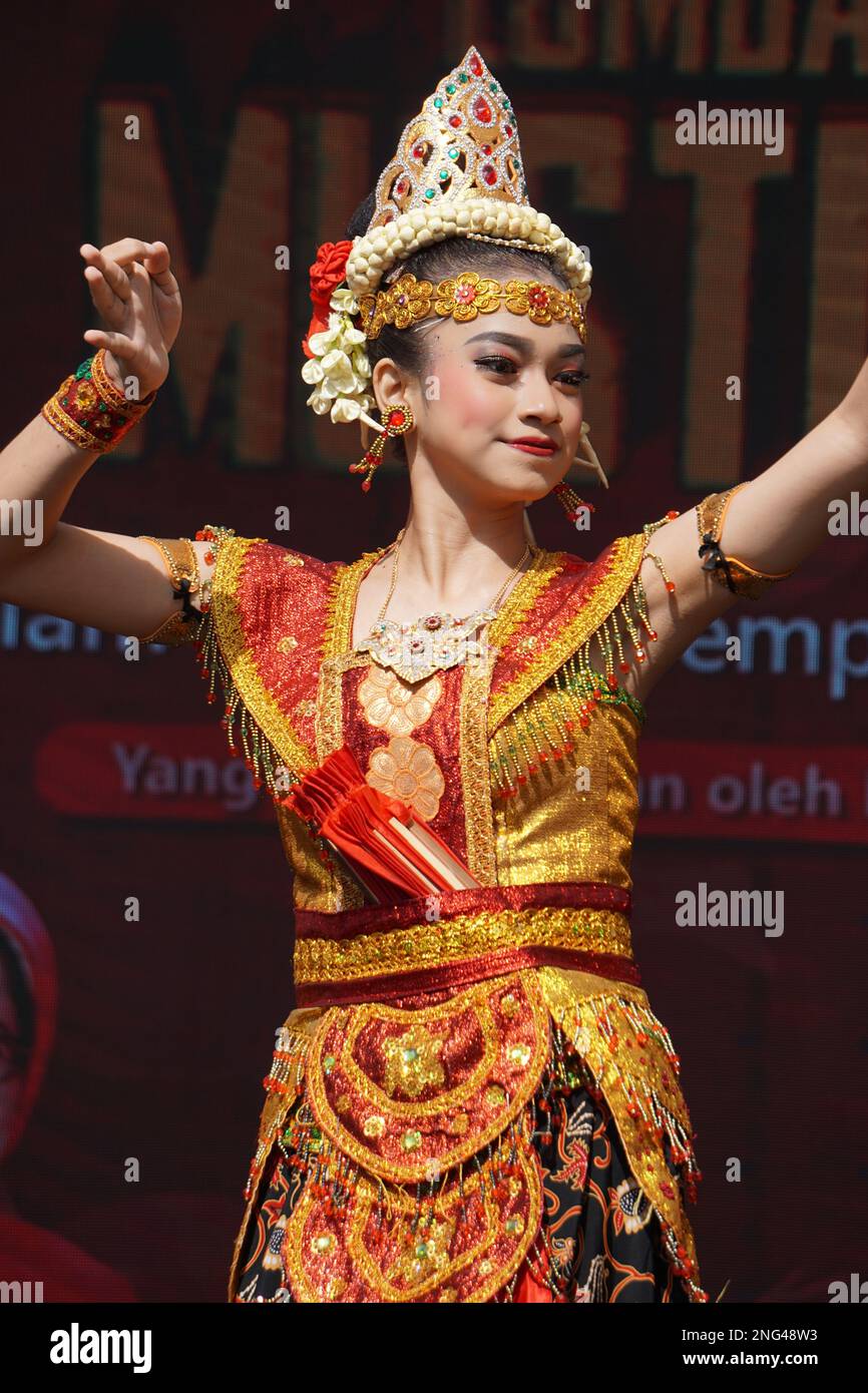 Indonesian mari kangen dance. This dance depicts the joy of teenagers ...