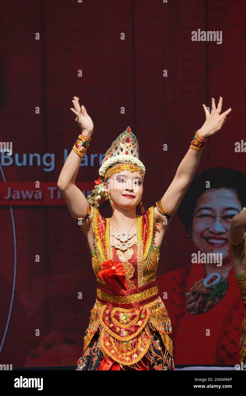 Indonesian mari kangen dance. This dance depicts the joy of teenagers ...