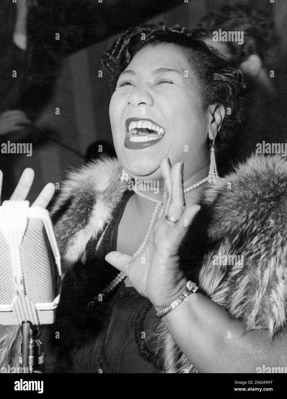 Velma Middleton, singer with the Louis Armstrong Jazz Band, performs at ...