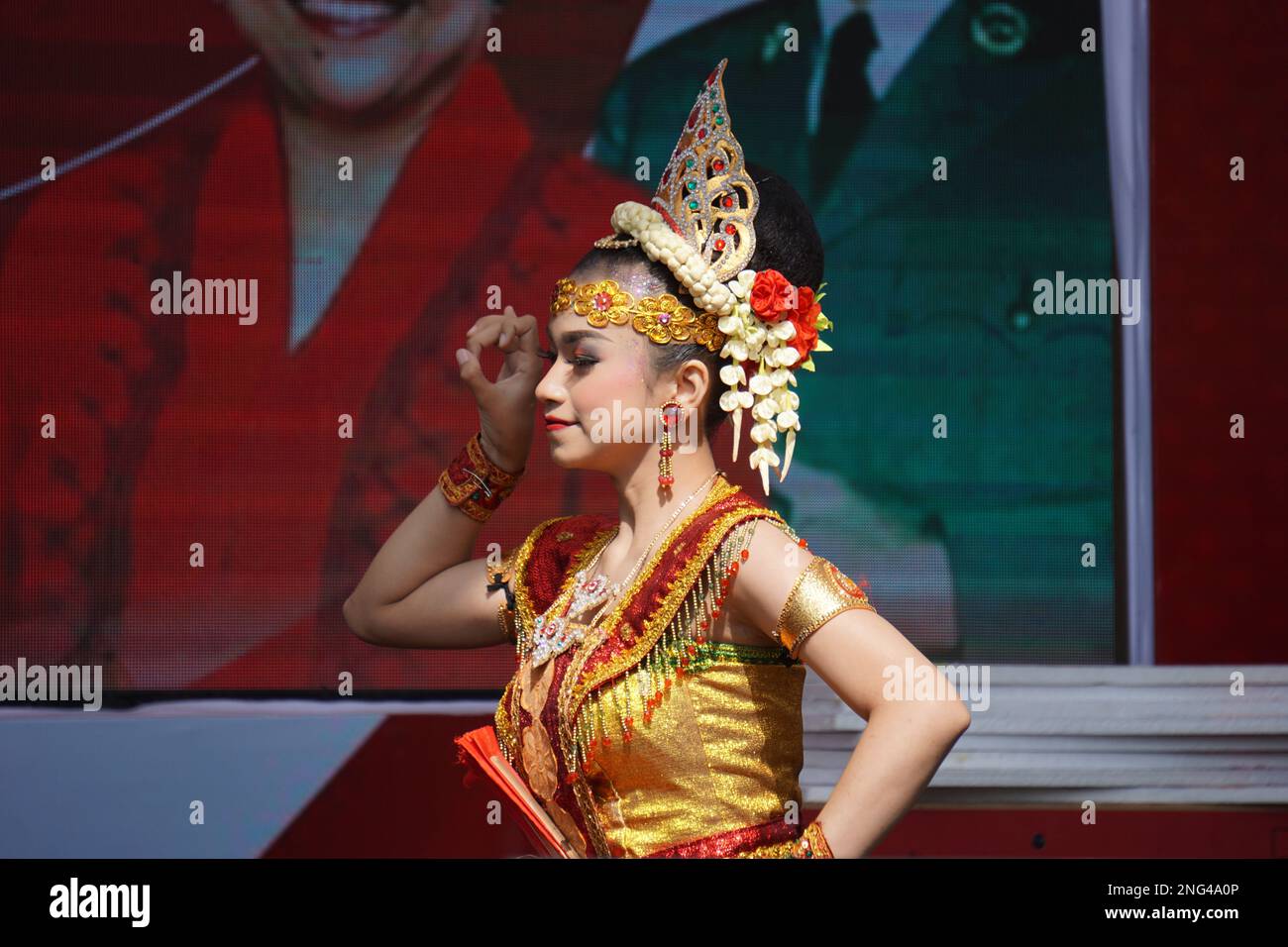 Indonesian mari kangen dance. This dance depicts the joy of teenagers ...