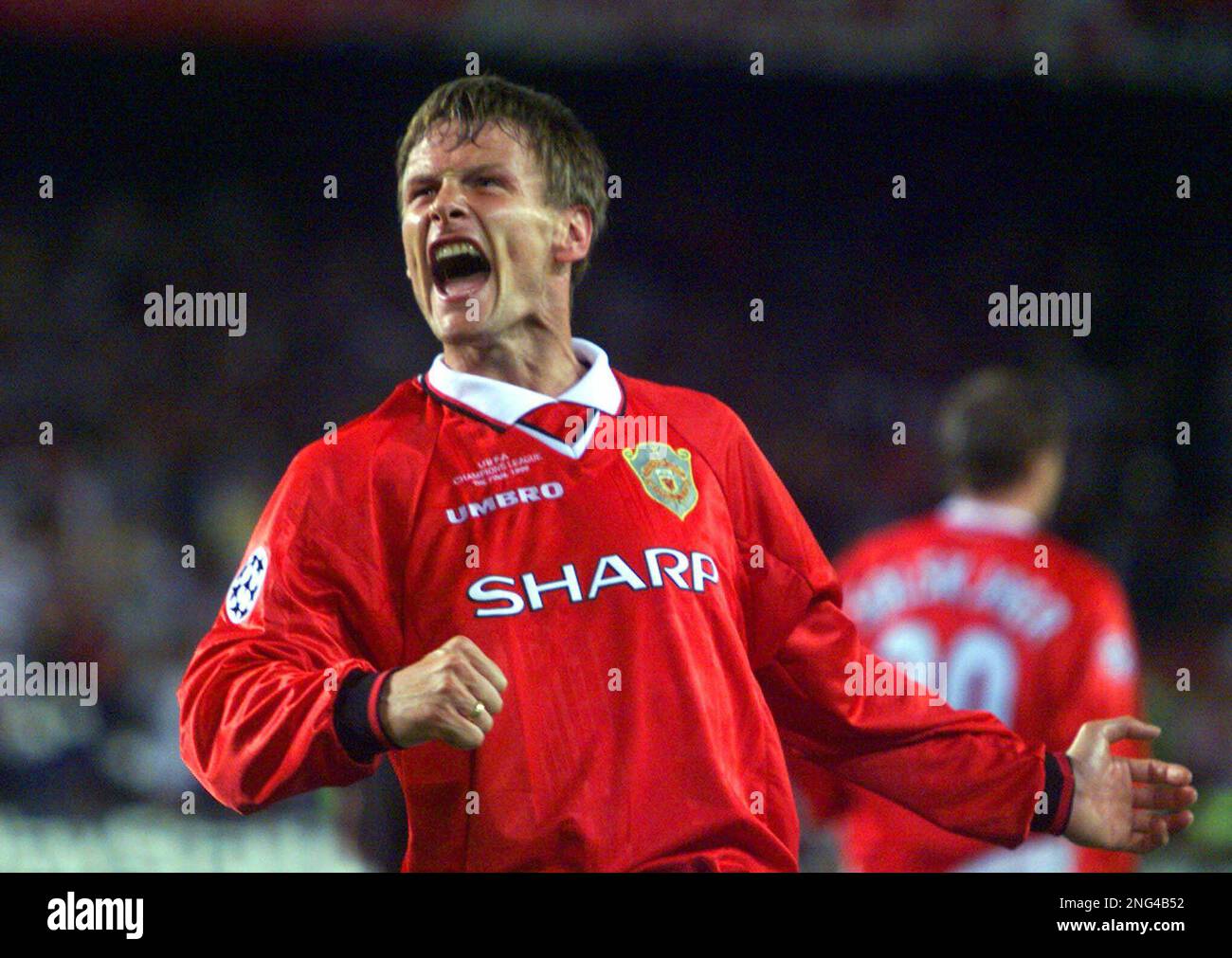 Manchester United's Teddy Sheringham celebrates after scoring the ...