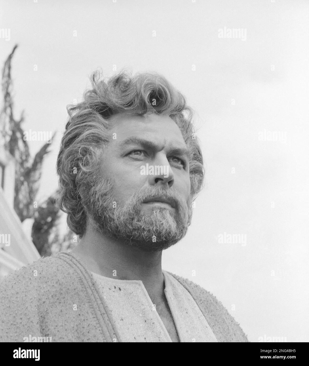 Howard Keel, musical comedy star, in his constume for the part of Simon ...