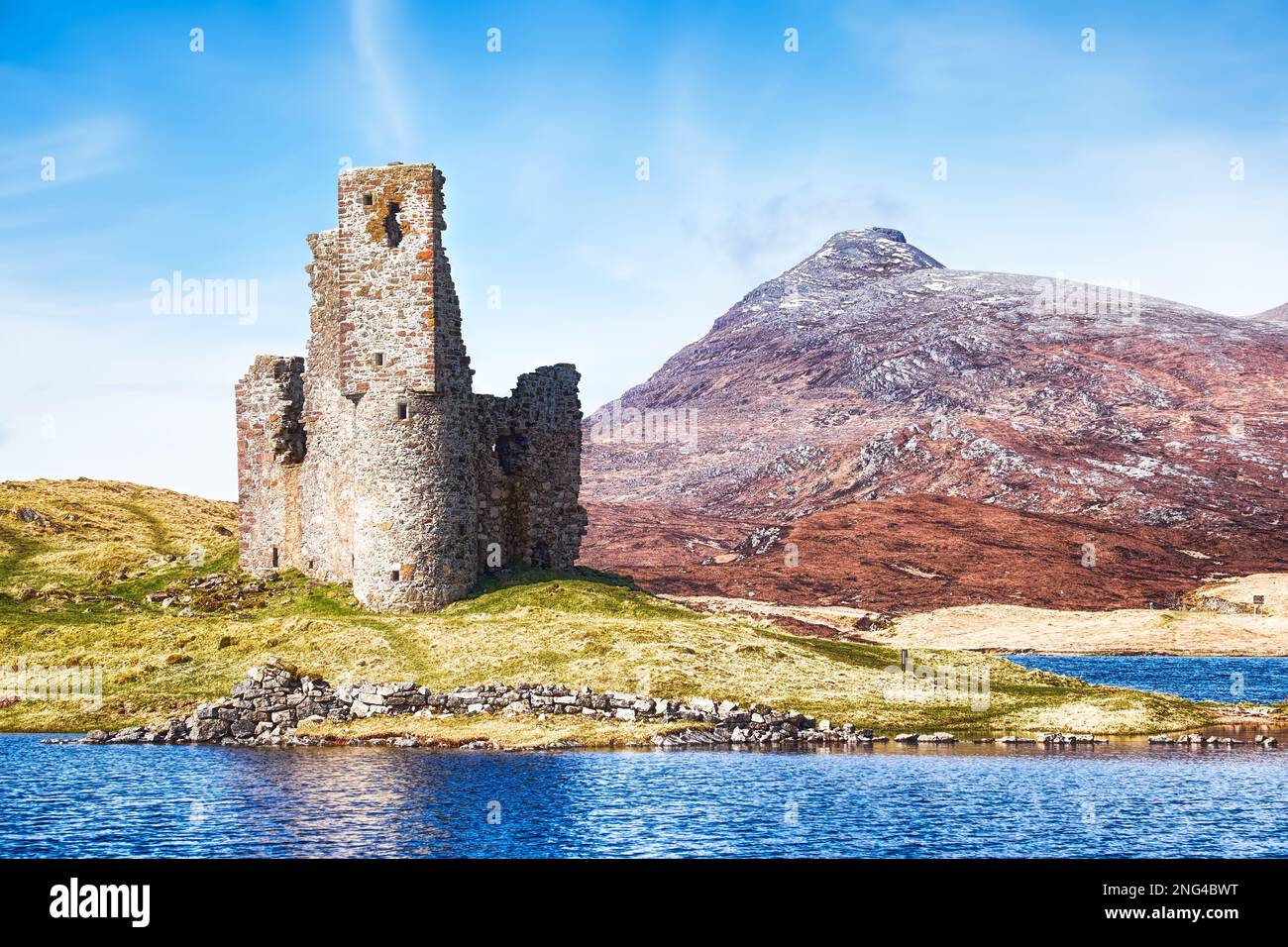 Ardvreck Castle on the shore of Loch Assynt Stock Photo - Alamy
