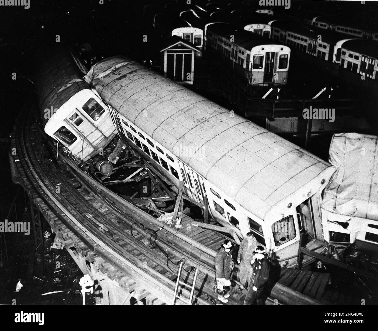 Three cars of a downtown bound elevated train are derailed on Chicago's ...