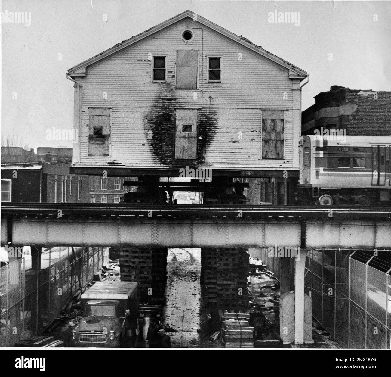 Chicago's oldest house, circa 1836, becomes a highrise as it is jacked ...