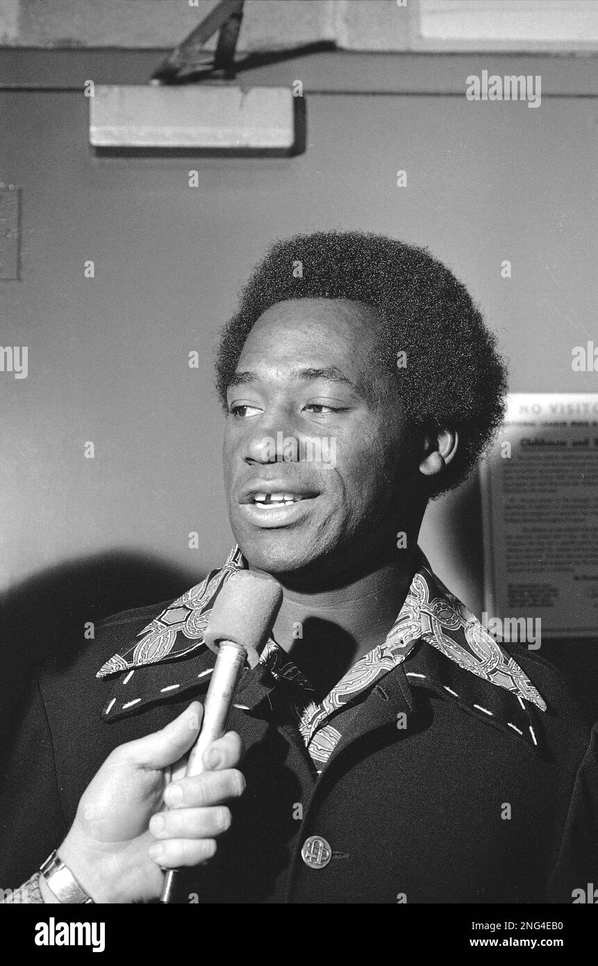 Los Angeles Dodgers' left-handed pitcher Al Downing talks to the press ...