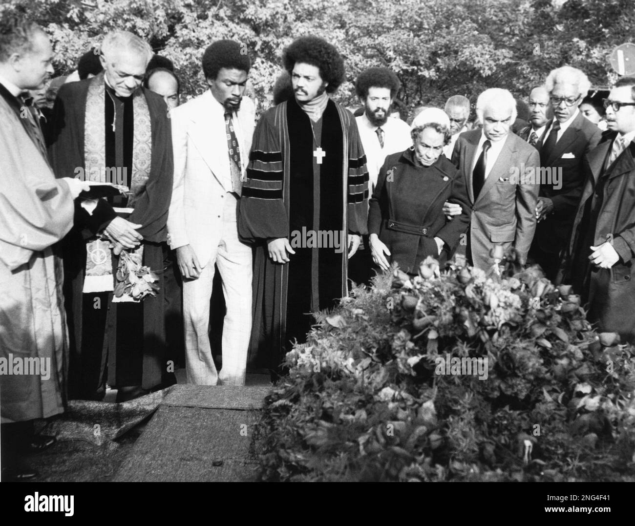 David Robinson, third from left, and Dr. Jesse Jackson, fourth from ...
