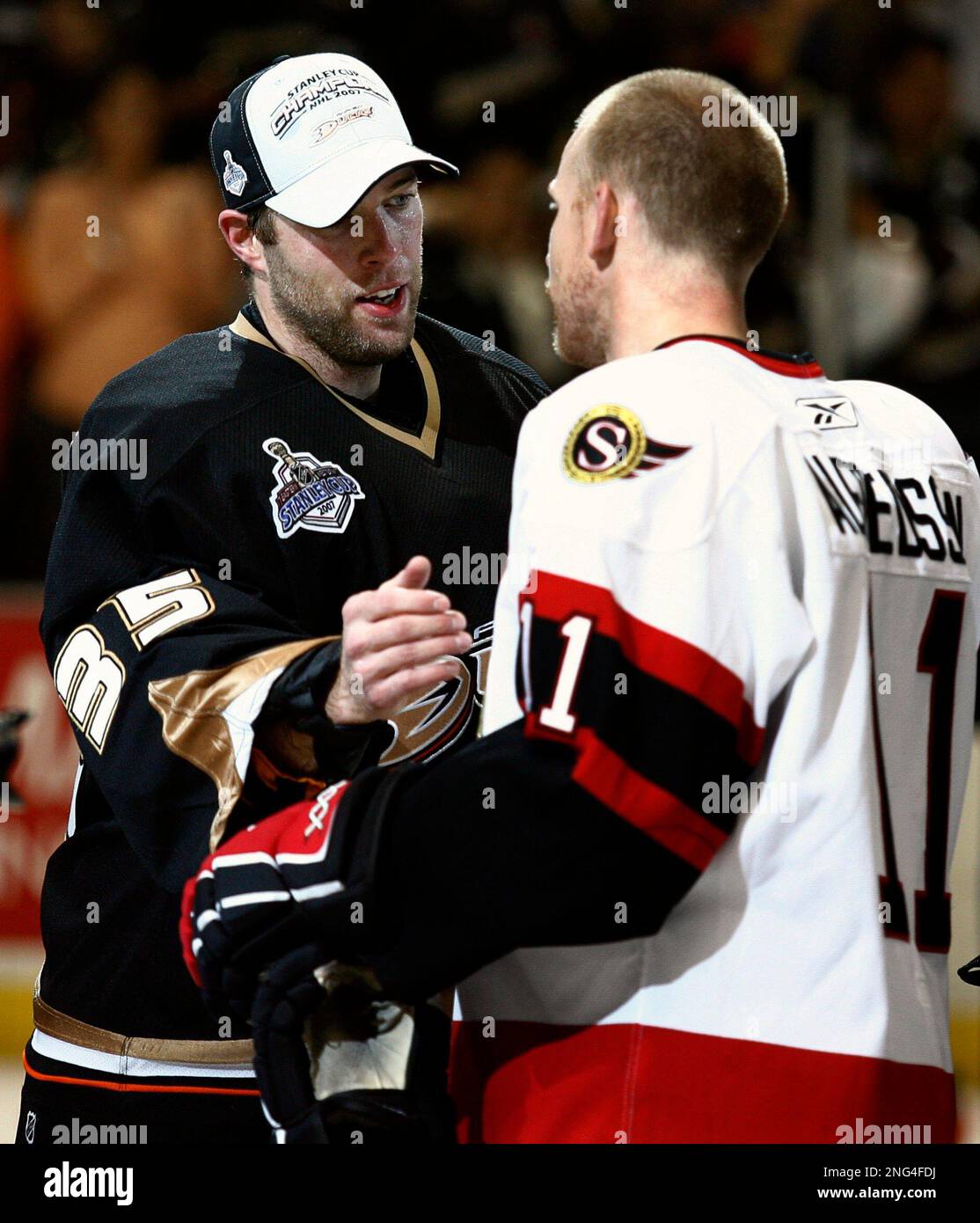 Ottawa Senators captain Daniel Alfredsson congratulates Anaheim Ducks ...