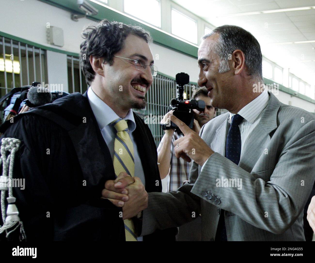 Defense lawyers Anselmo De Cataldo, defendant of businessman Flavio ...