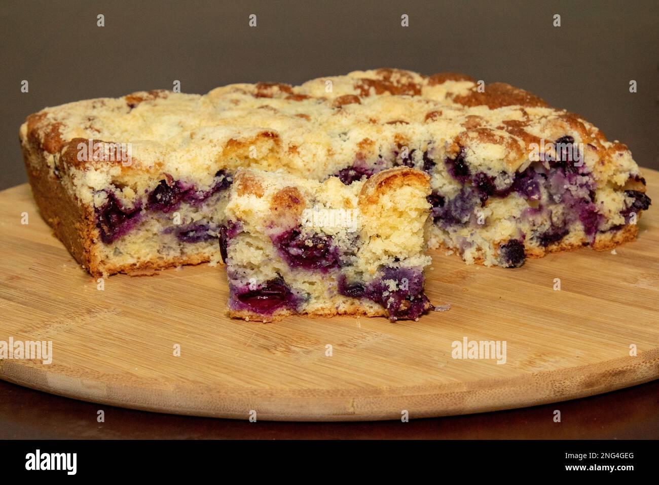 Classic black grape cake (Isabel burgundy variety) known as "cuca de ...