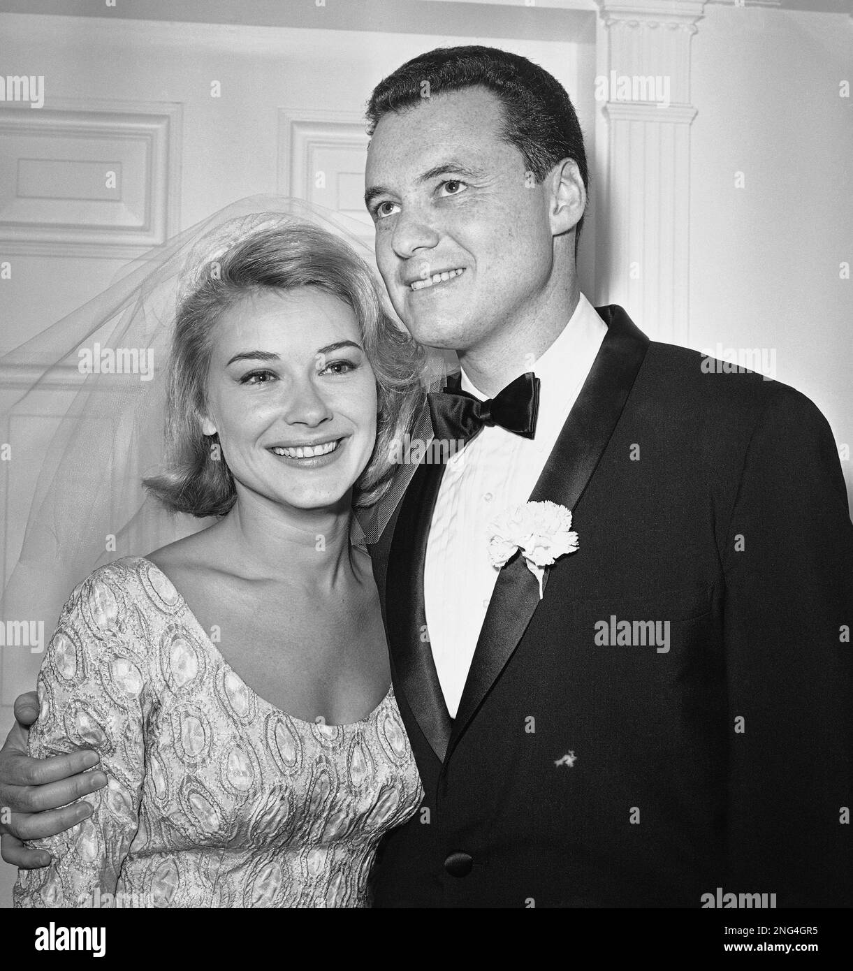 Actress hopes Lange poses with her husband, producer Alan J. Pakula ...