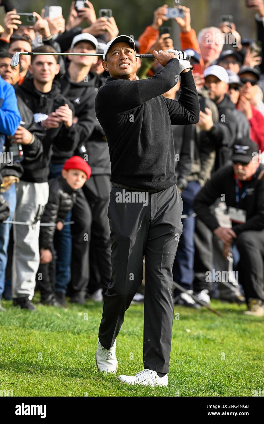 Pacific Palisades, California, USA. 17th Feb, 2023. TIGER WOODS watches ...