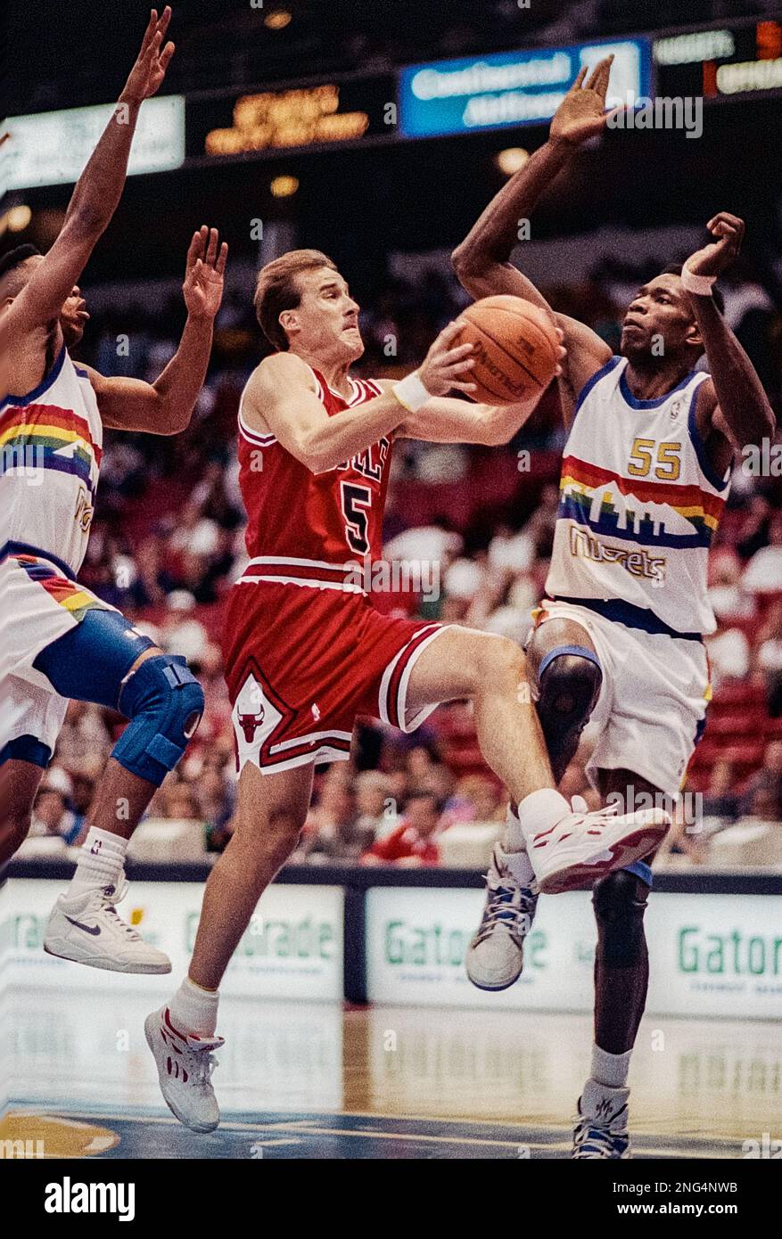 Basketball NBA John Paxson, Chicago Bulls and Dikembe Mutombo, Denver ... Basketball NBA John Paxson, Chicago Bulls and Dikembe Mutombo, Denver ...