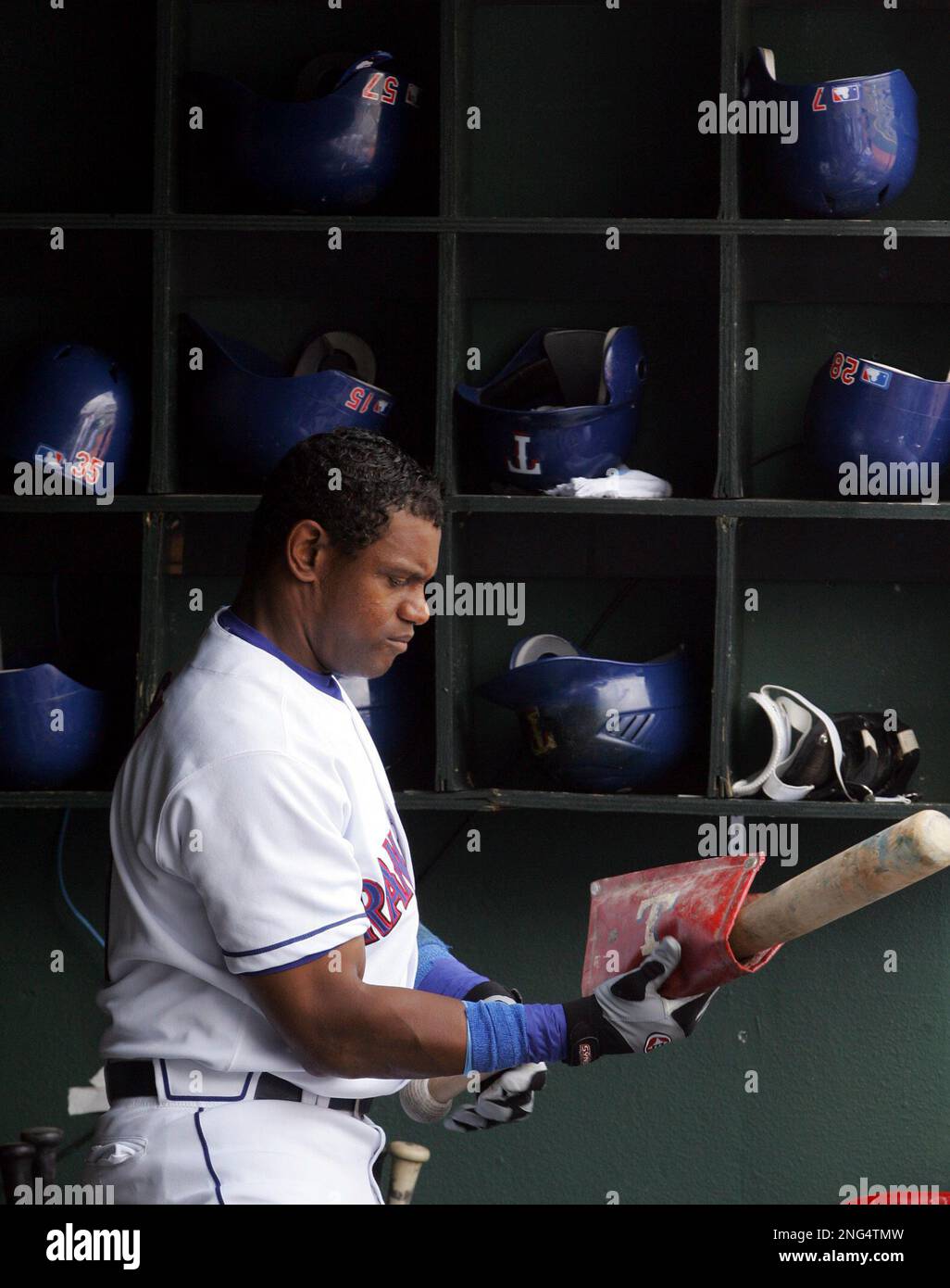 Texas Rangers Sammy Sosa prepares to bat in the ninth inning against ...