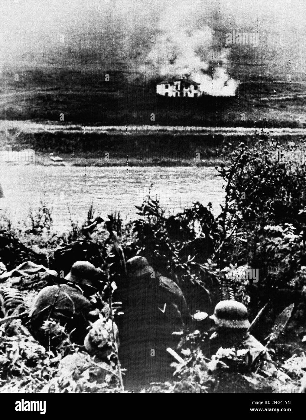 A German anti-tank unit prepares its way across a river in Russia, uly ...