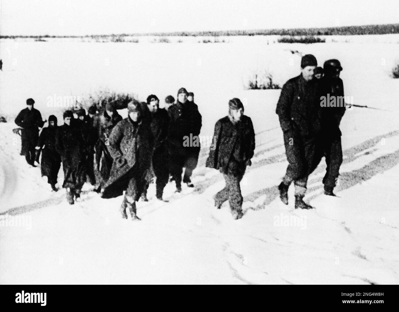 These German prisoners trudging through the snow were taken near Tula ...