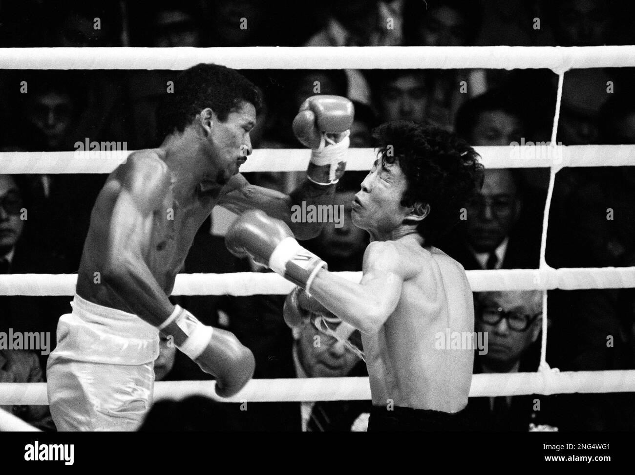 Panamanian boxer Hilario Zapata, left, strikes Japanese boxer Shuichi ...