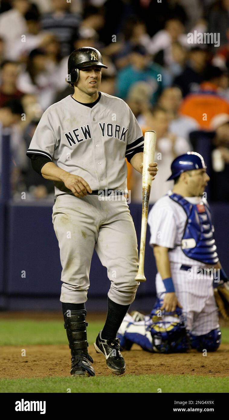 New York Yankees first baseman Doug Mientkiewicz at bat during an ...