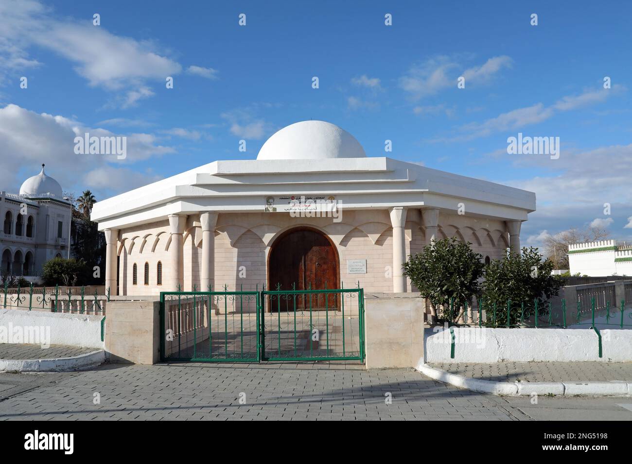 Mausoleum of Farhat Hached at Kasbah Square in Tunis Stock Photo - Alamy