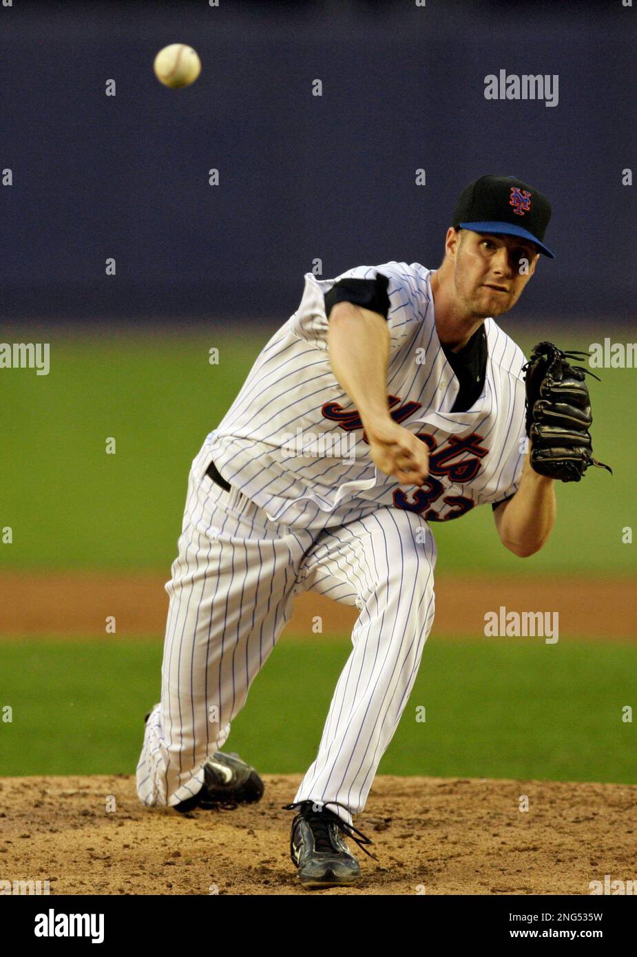 New York Mets pitcher John Maine delivers a pitch in the second inning ...