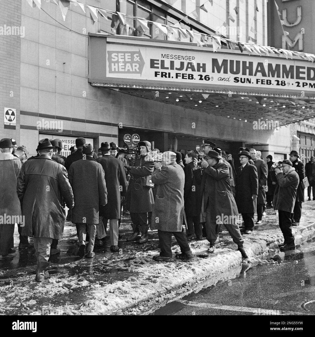 Photographers and newsmen gather outside the Chicago Colisem February ...