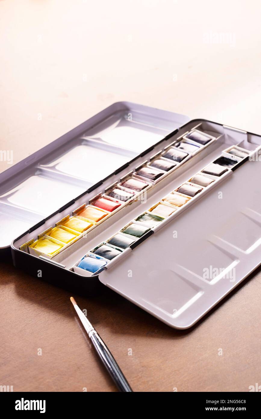 Watercolour tin hi-res stock photography and images - Alamy