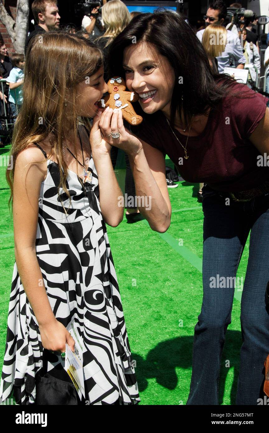 Actress Teri Hatcher, right, and daughter, Emerson Rose Tenney, left ...