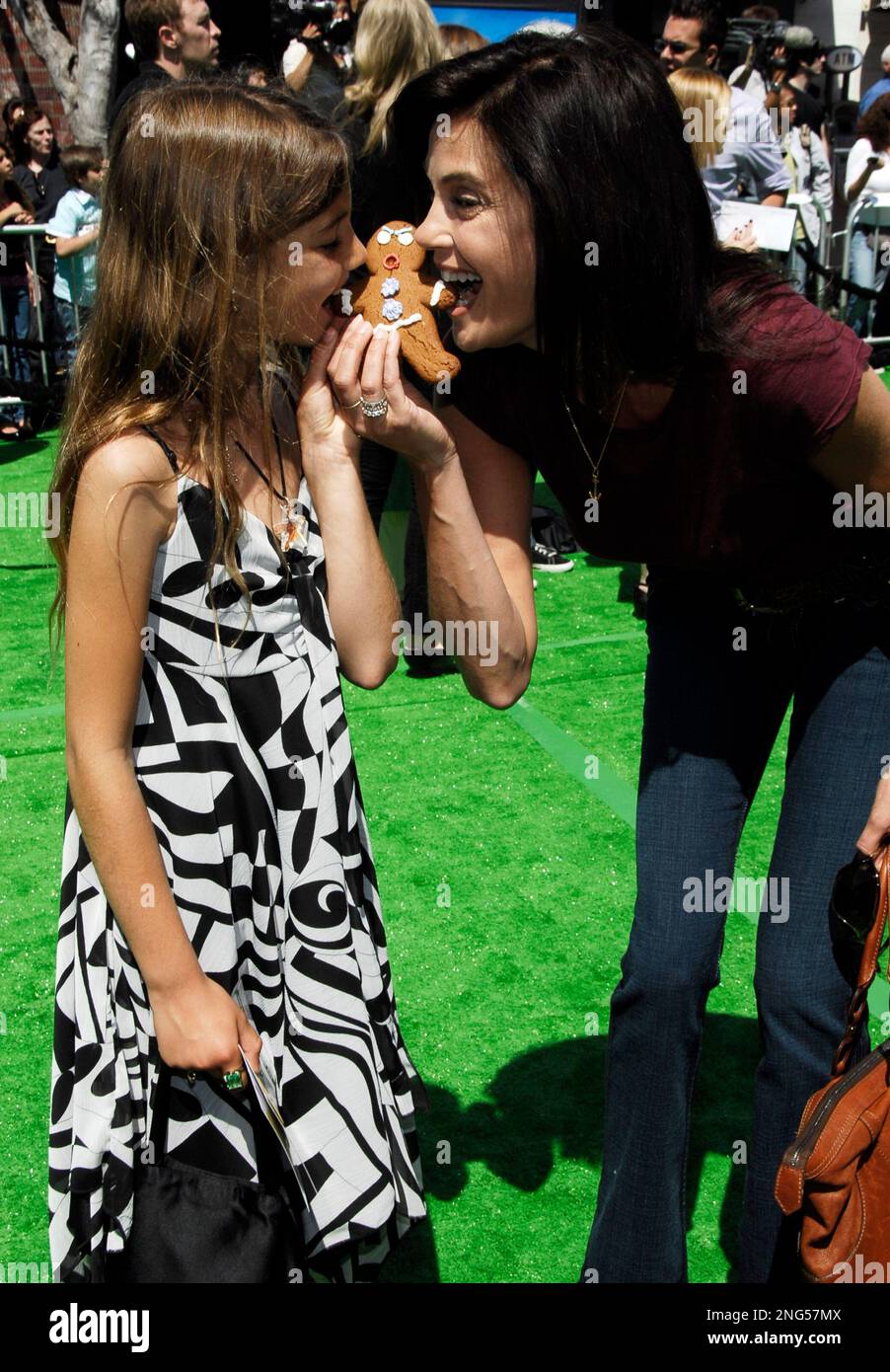 Actress Teri Hatcher, right, and daughter, Emerson Rose Tenney, left ...