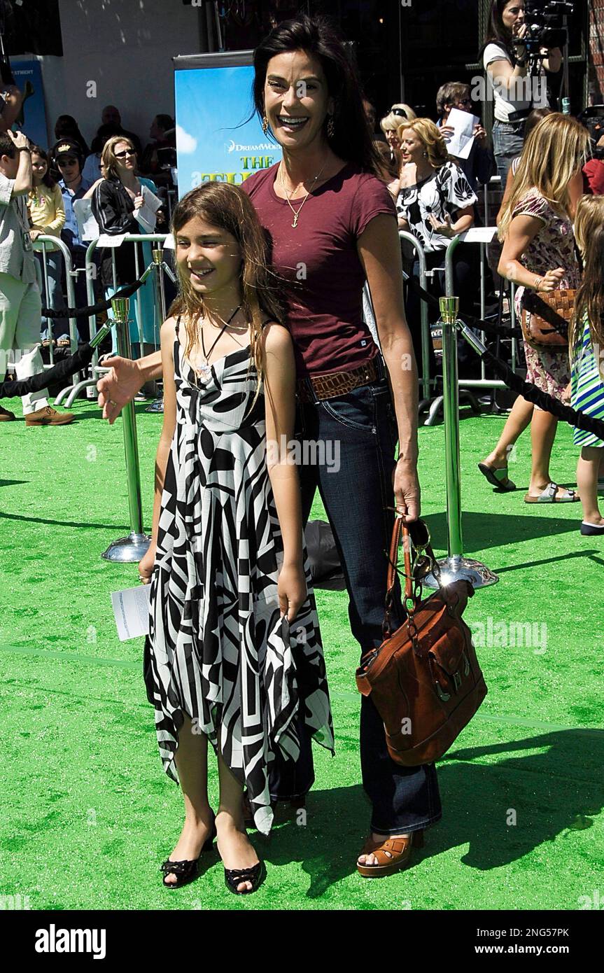 Actress Teri Hatcher, right, and daughter, Emerson Rose Tenney, left ...