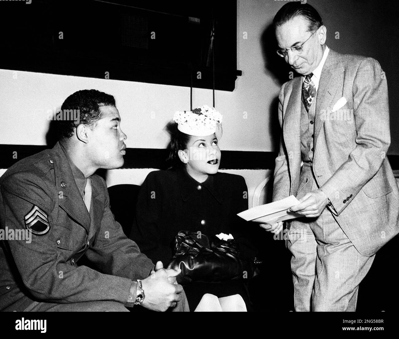 Sergeant Joe Louis sits with his wife,Marva Trotter Louis, in Judge ...