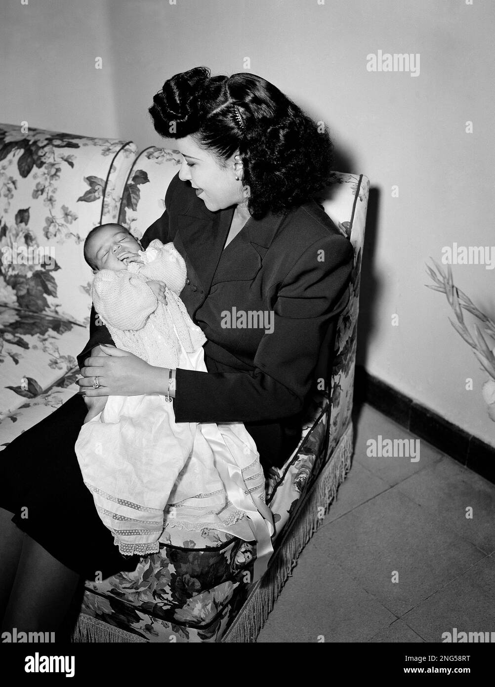 Mrs.Marva Louis, wife of the world heavyweight boxing champion Joe ...