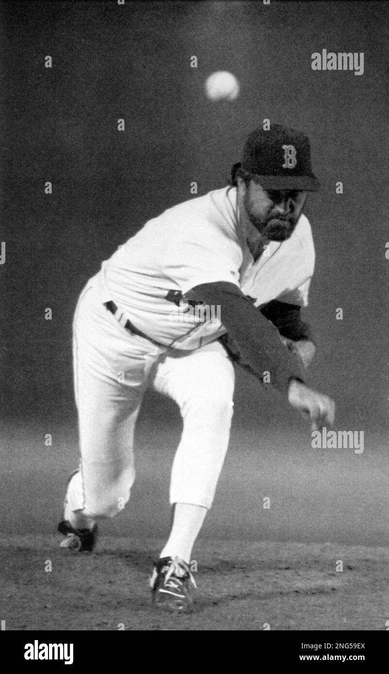 Boston Red Sox relief pitcher Jeff Reardon pitches to the last New York ...