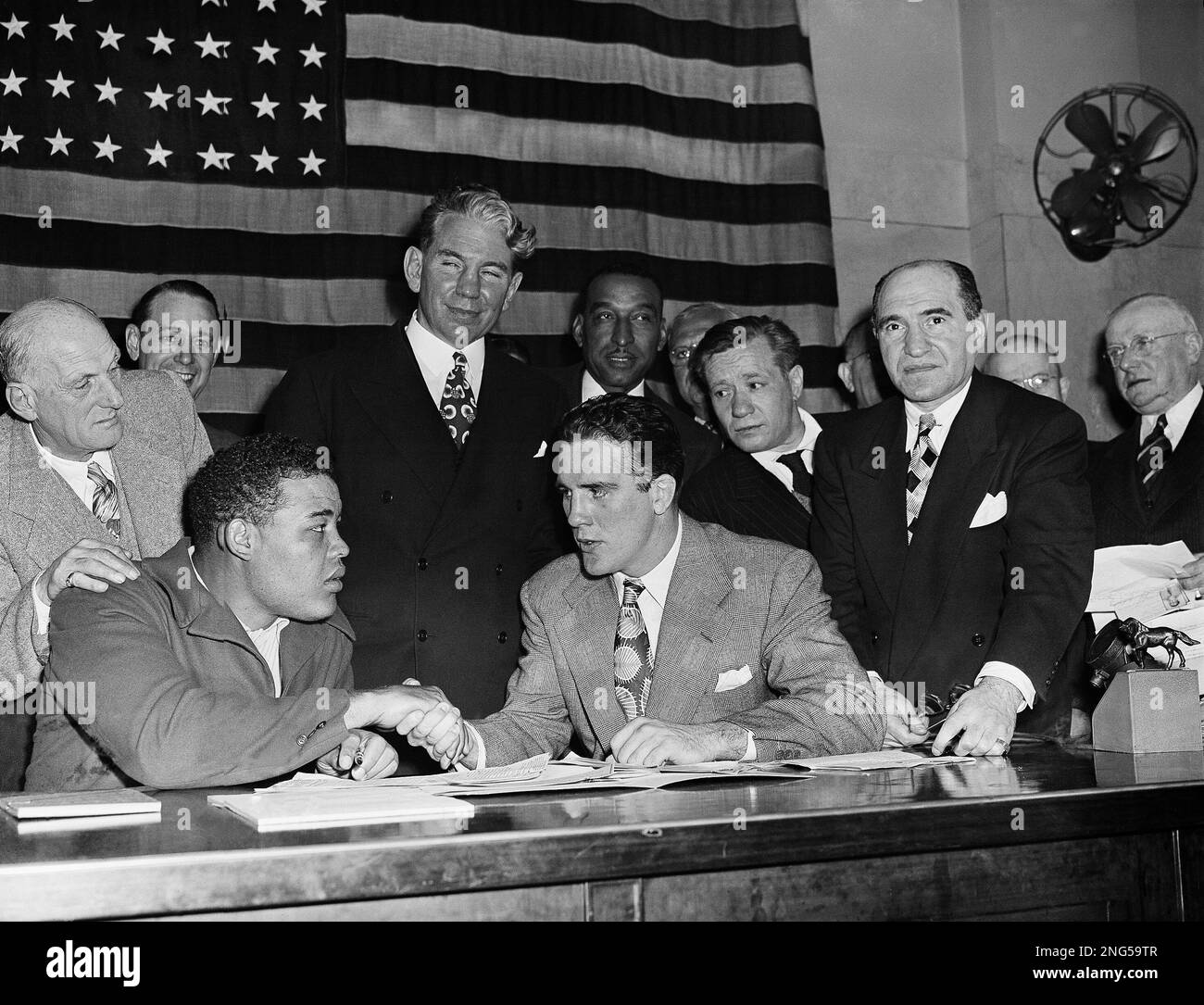 Joe Louis, front left, world heavyweight boxing champion,and Billy Conn ...