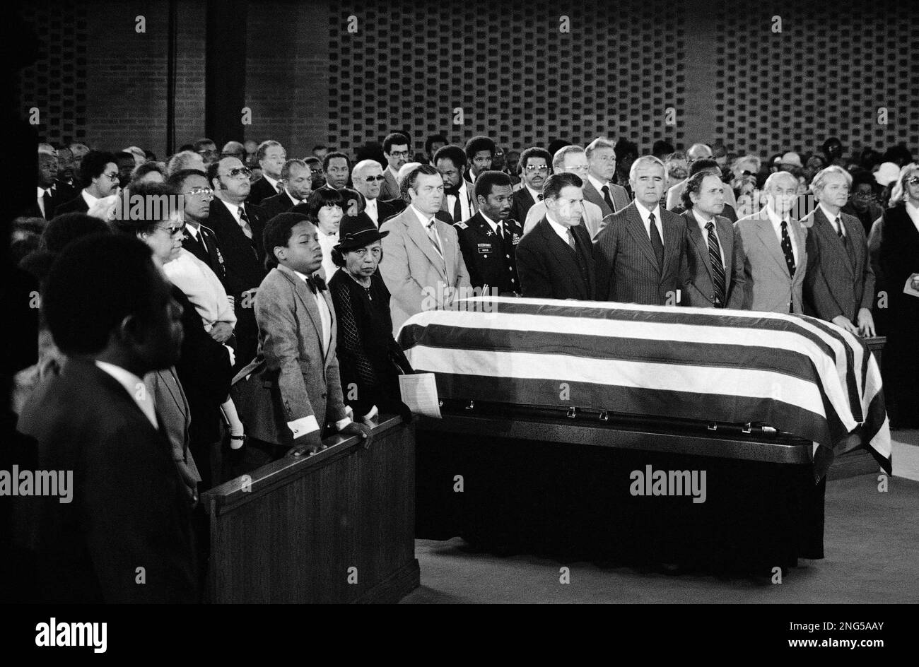 Various members of congress join Martha Louis at the casket of Joe ...